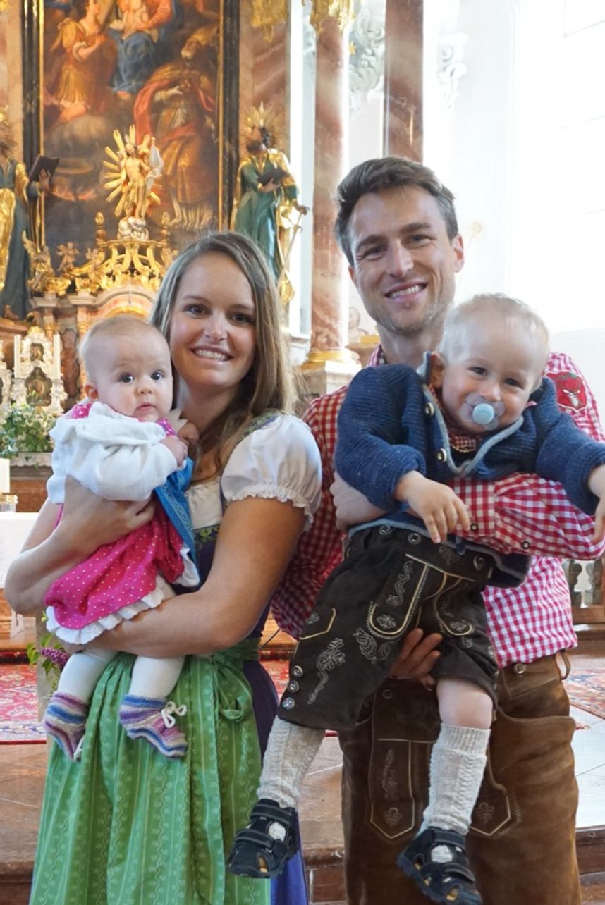 Jungfamilie aus Waidring kämpft gegen seltene Gen-Erkrankung | Tiroler Tageszeitung – Aktuelle ...