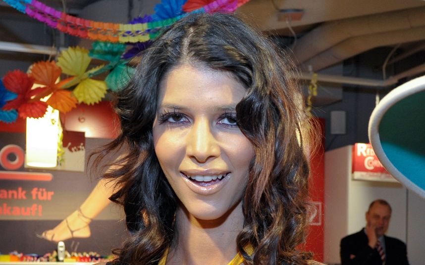 Aufregung in Wels: Micaela Schäfer strippte bei HTL-Ball | Tiroler ...