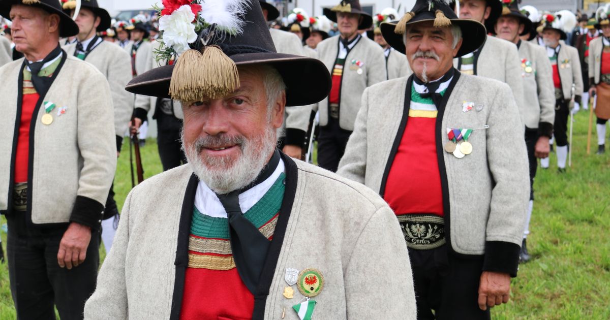 Zillertaler Schützen ließen bei buntem Teffen Tradition hochleben ...