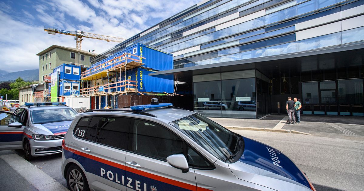 Foyer im neuen Innsbrucker Sicherheitszentrum der Polizei sorgt für ...