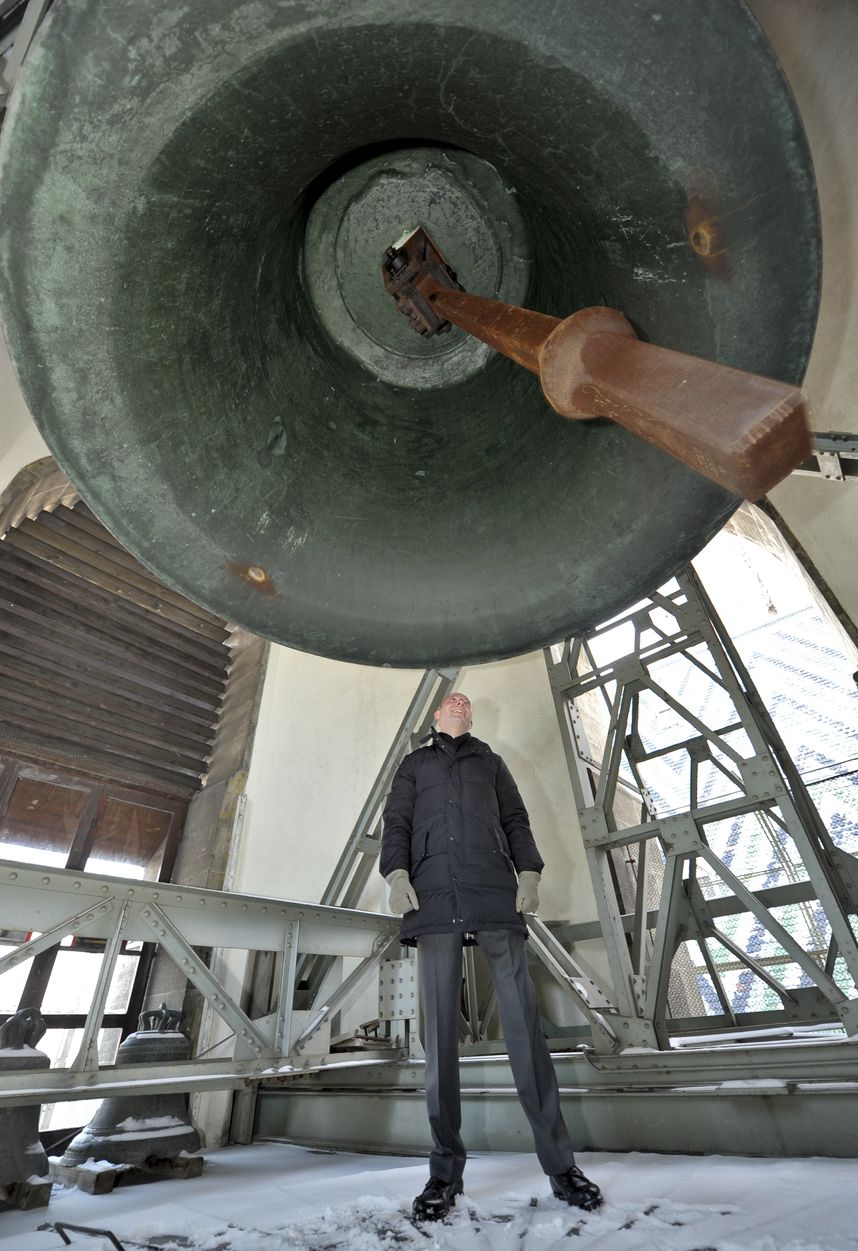 Symbol für den Wiederaufbau: Die neue Pummerin wird 70 | Tiroler ...