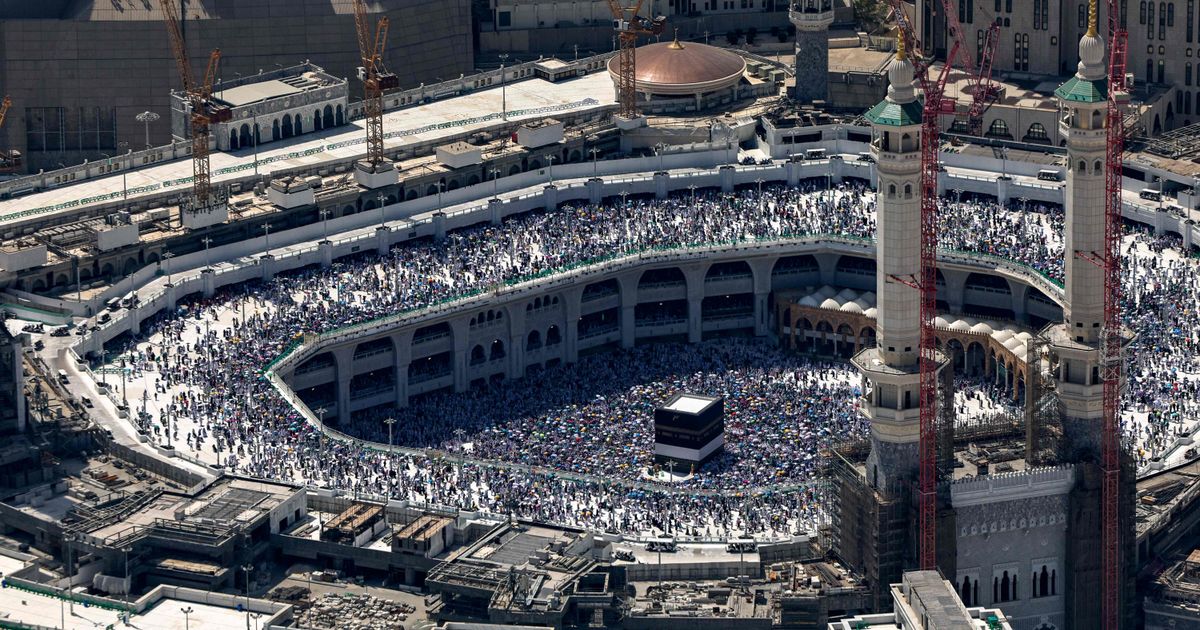 Fast 52 Grad am Moschee-Gelände: Mehr als 570 Hitzetote bei Mekka ...
