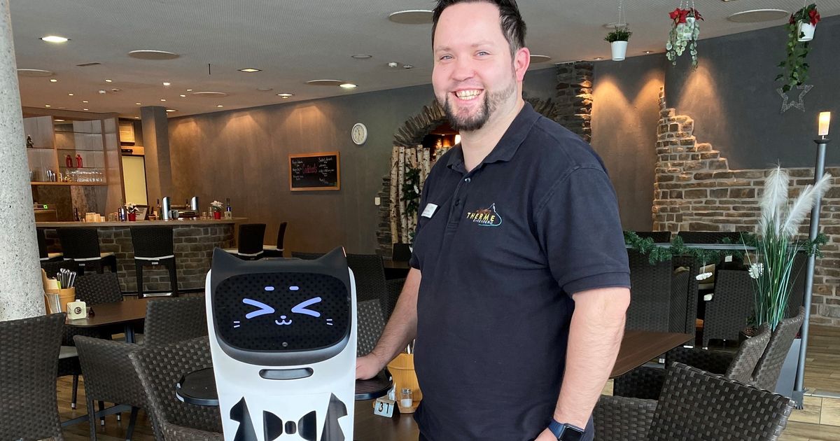 Servierroboter in Reutte im Einsatz: Butler James bedient auch Nackte ...